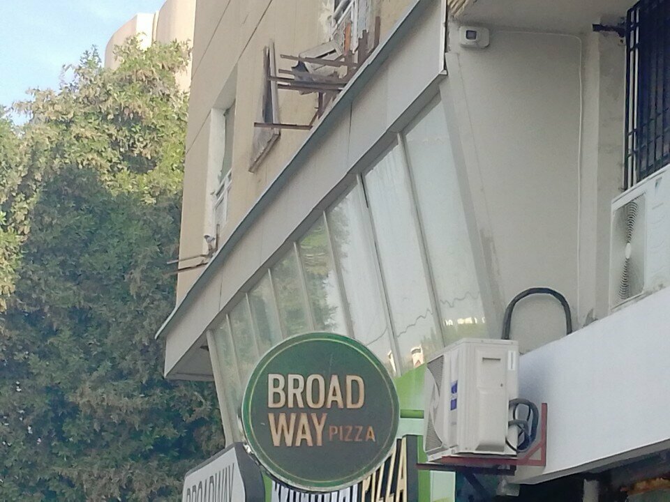 Restoran Broadway Pizza - Shahbaz commercial, Karaçi, foto