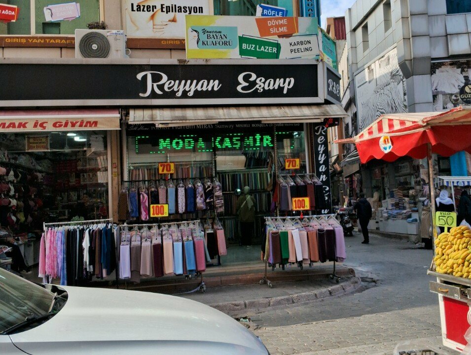 Giyim mağazası Reyyan Eşarp, Adana, foto