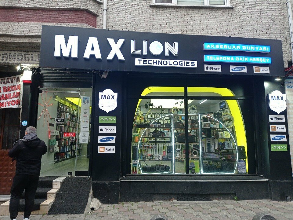 Cep telefonu aksesuarları Max Lion, İstanbul, foto
