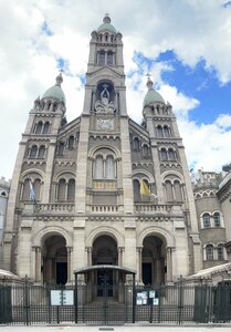Basílica del Santísimo Sacramento (Buenos Aires, barrio del Retiro), katolik kiliseleri  Buenos Aires'ten