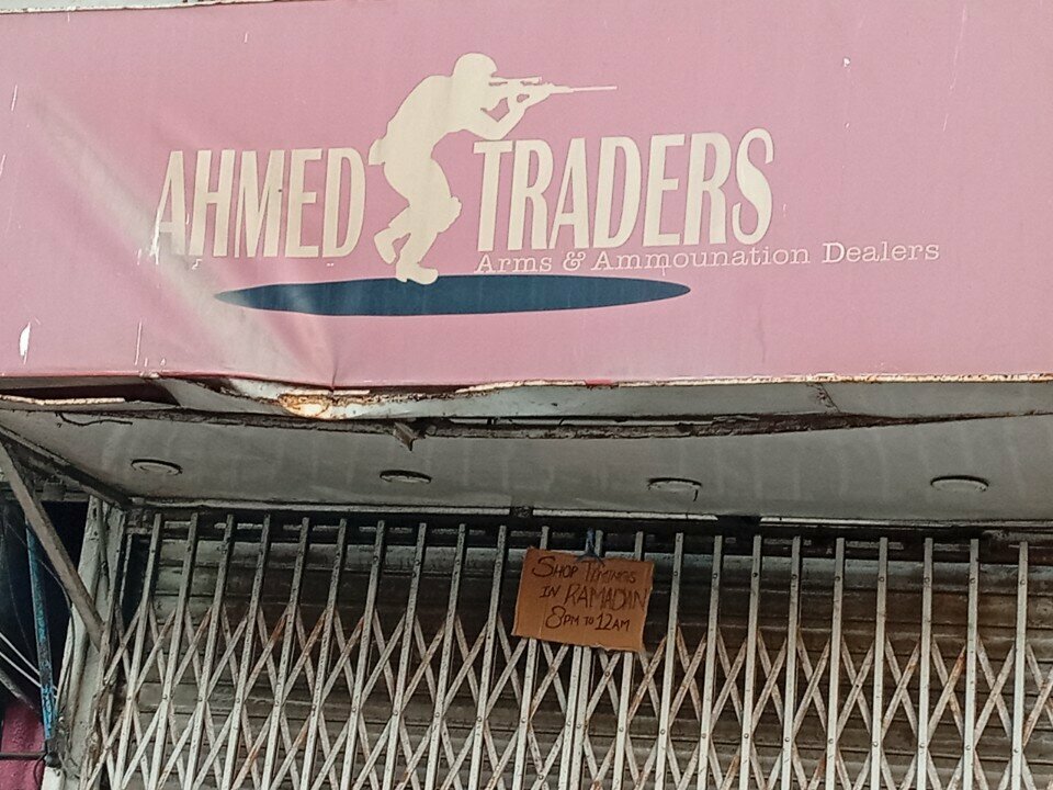Silah ve koruma ürünleri Ahmed traders, Karaçi, foto