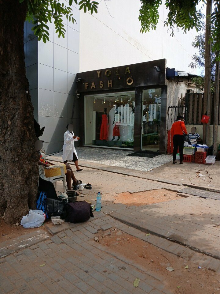 Dış giyim mağazası Yola Fashion, Loanda, foto