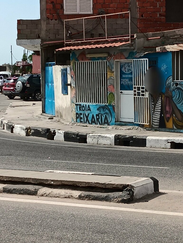 Balık ve deniz ürünleri Tróia, Loanda, foto