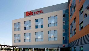 Ibis Lleida (Comunidad Autònoma de Cataluña, Lleida, Calle C), otel  Lleida'dan