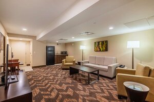 DoubleTree by Hilton Hotel Lawrence (Indiana, gorod Lorens), otel  Lawrence'den
