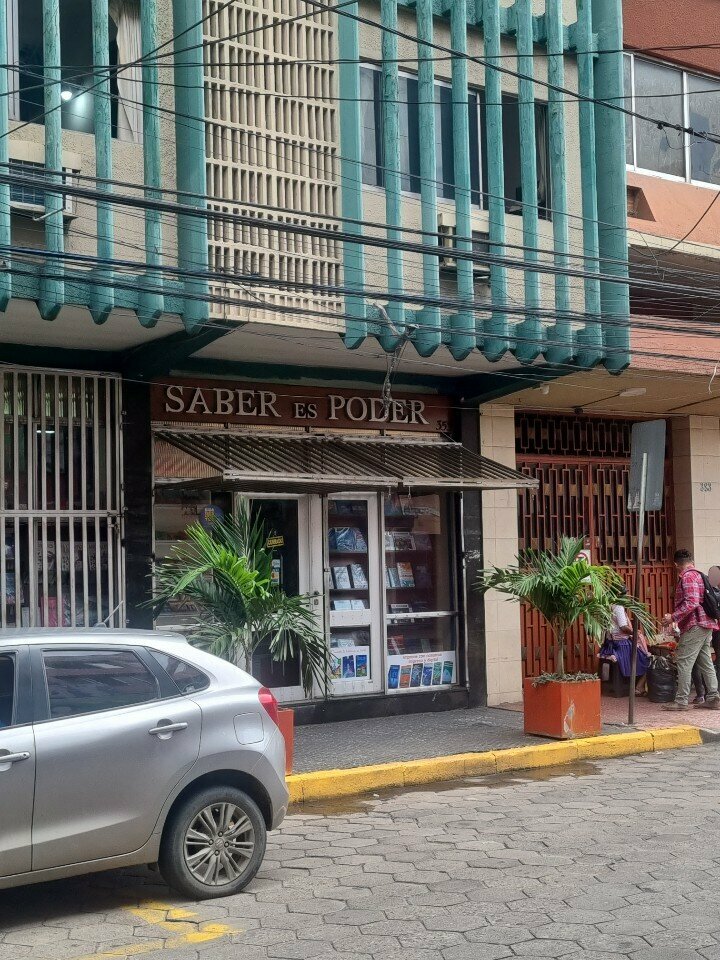 Kitap mağazaları Saber es poder, Santa‑Krus, foto