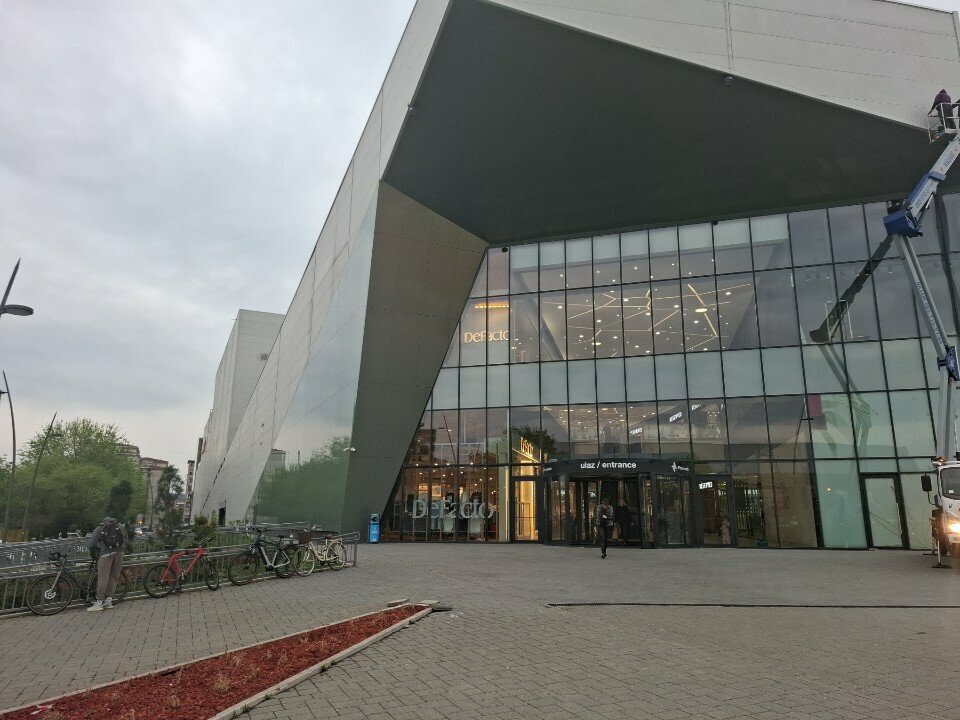 Kozmetik ve parfümeri mağazaları Golden Beauty Shop, Novi Sad, foto