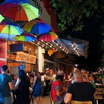Arm in Arm Coffee And Bar (İzmir, Konak, Akdeniz Mah., Şehit Fethibey Cad., 74), bar  İzmir'den