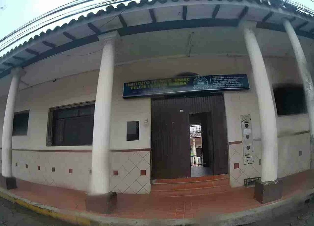 Meslek yüksekokulu Instituto Tecnico Ensec, Santa‑Krus, foto