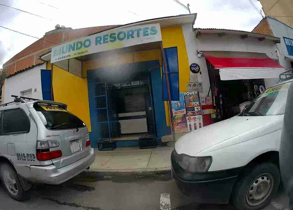 Motosiklet yedek parçaları MultiResortes, Cochabamba, foto