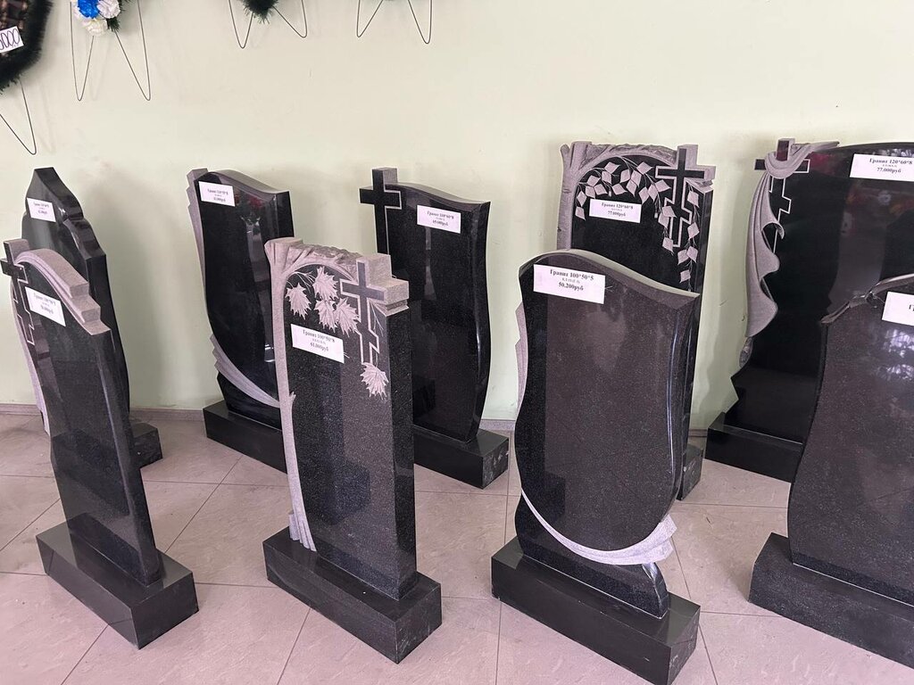 Heykel ve mezarlık taşı üreticileri Mir Gabbro, Lipetsk, foto