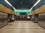 Miru Square metro station (Prague, Korunní), metro istasyonu  Prag'dan