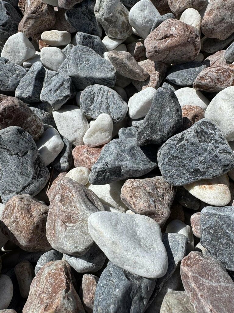 Taşların, fosillerin ve minerallerin satışı Палитра Камня, Rostovskaya oblastı, foto