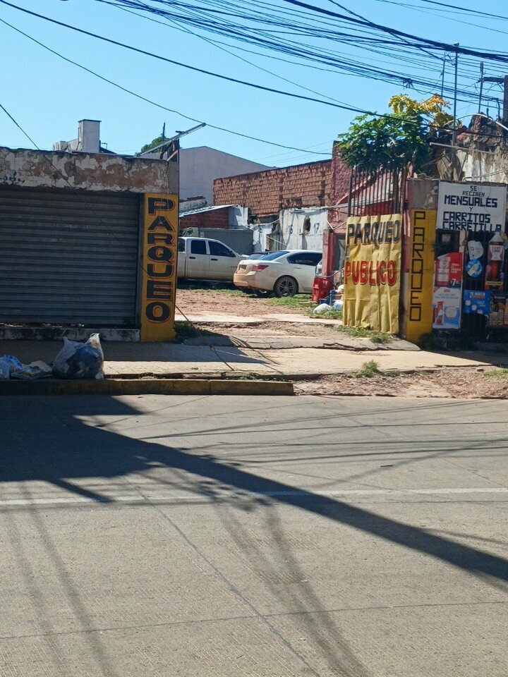 Otopark alanı Parqueo Público, Santa‑Krus, foto