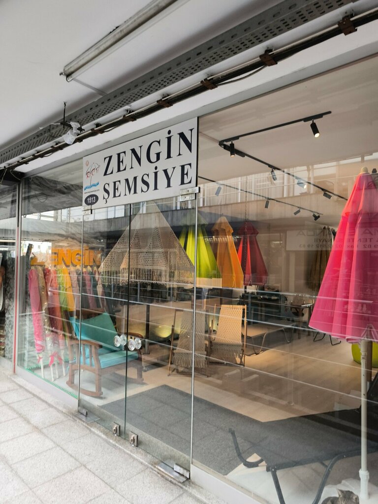 Çerçeve ve çadır yapıları Zengin şemsiye, İstanbul, foto