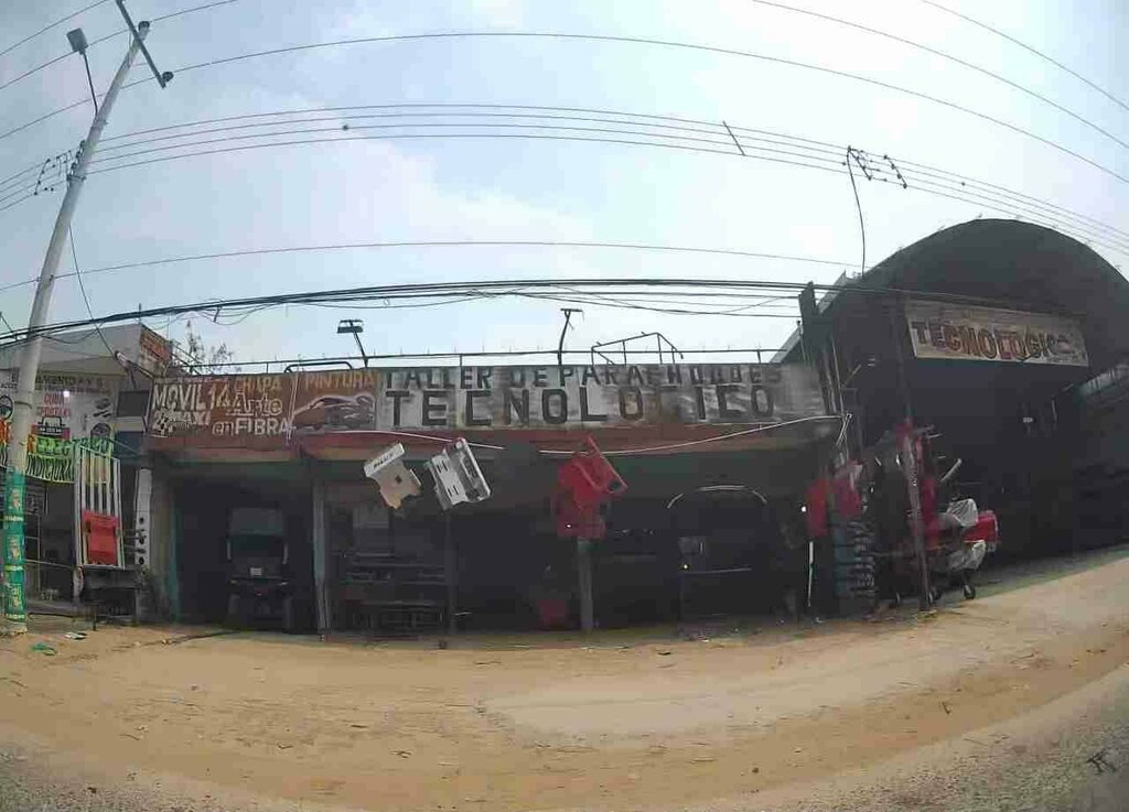 Oto döşeme Taller de parachoques tecnológico, Santa‑Krus, foto