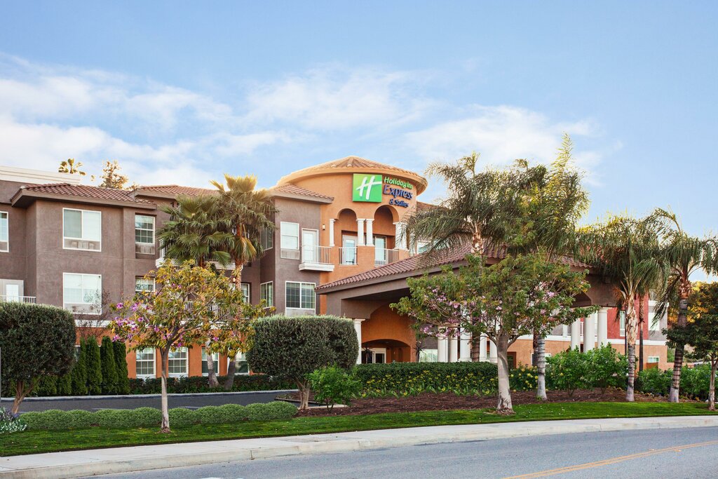 Otel Holiday Inn Express Hotel & Suites Corona, Corona, foto