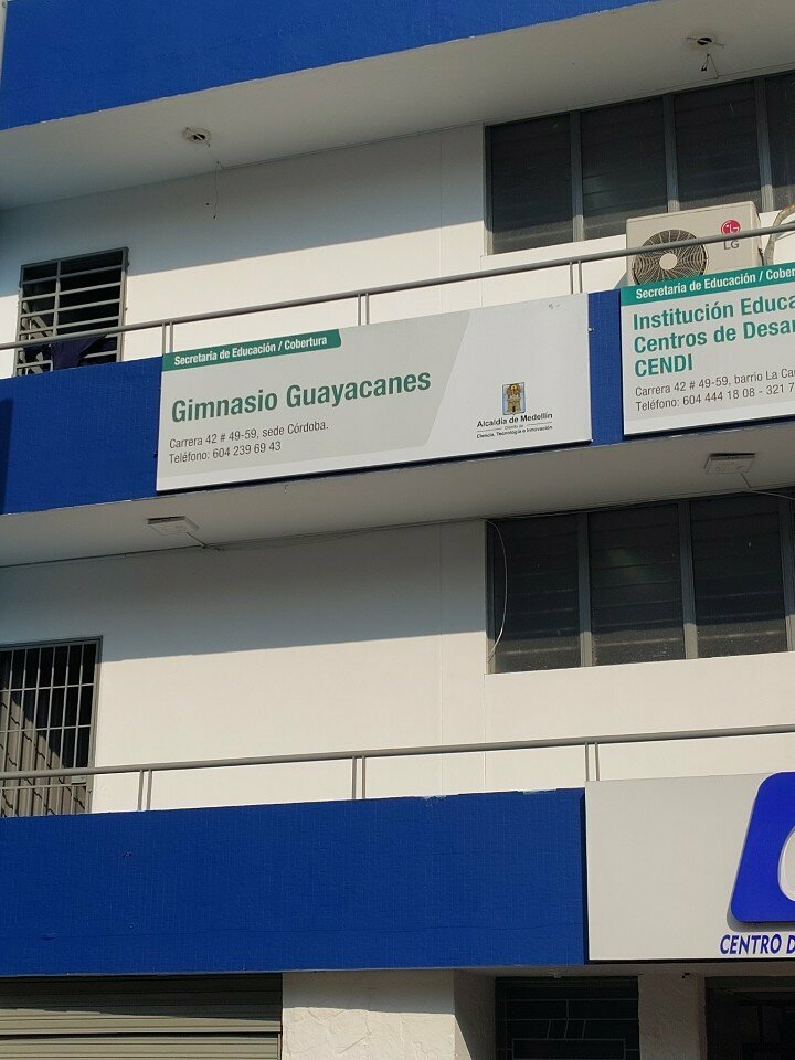 i̇lkokul Guayacanes Gymnasium, Medellin, foto