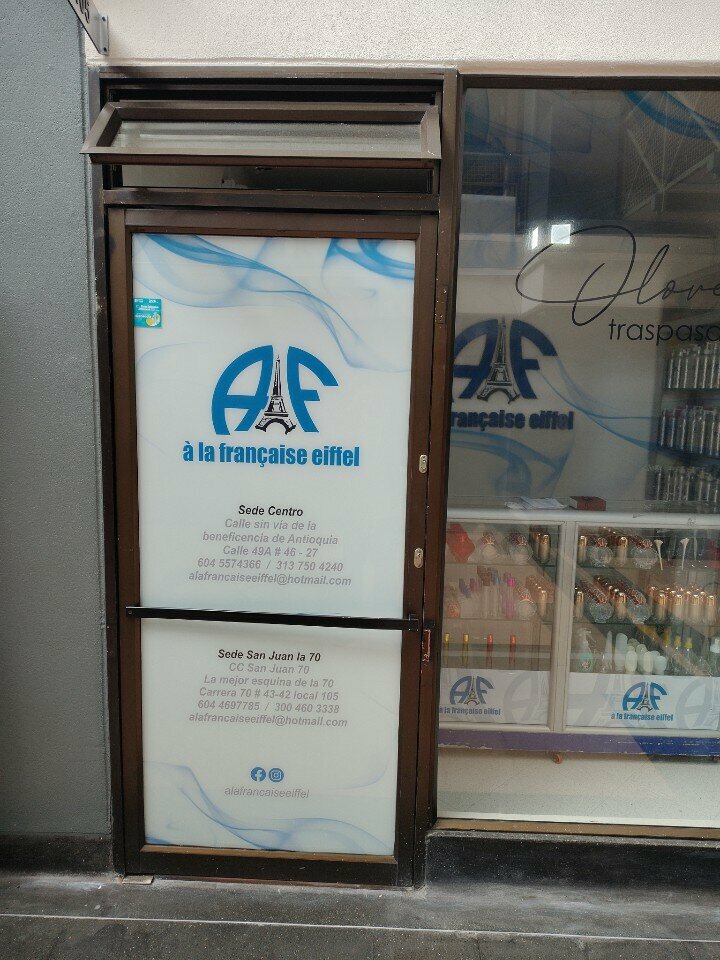 Kozmetik ve parfümeri mağazaları A La Francaise Eiffel, Medellin, foto