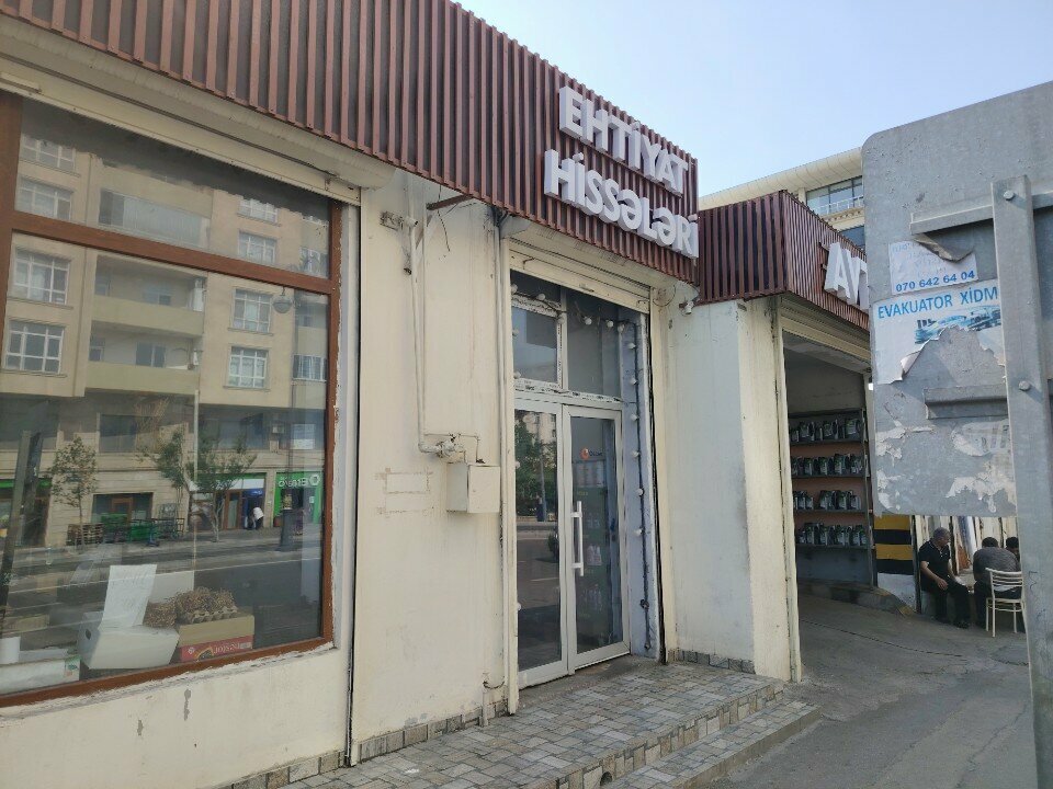 Otomobil yedek parçaları Ehtiyat Hissələri, Bakü, foto
