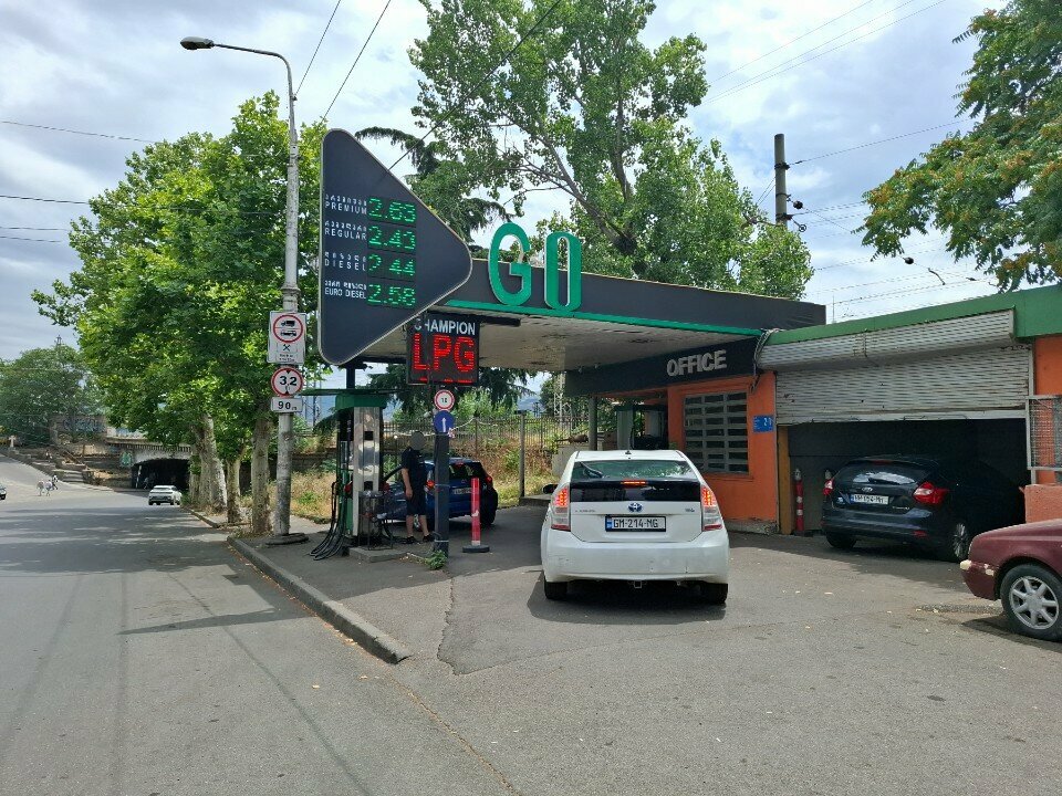 Benzin istasyonu Go, Tiflis, foto