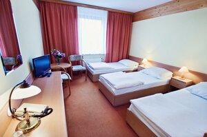 Hotel Panorama (West Pomeranian Voivodeship, Szczecin, ulica Radosna, 60), otel  Szczecin'den