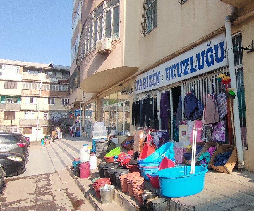 Giyim mağazası Farizin Ucuzluğu, Gence, foto