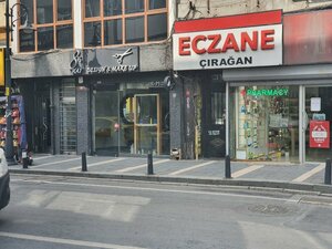 8 1/2 Saç Tasarımı ve Makyaj (İstanbul, Beşiktaş, Çırağan Cad., 17), kuaförler  İstanbul'dan