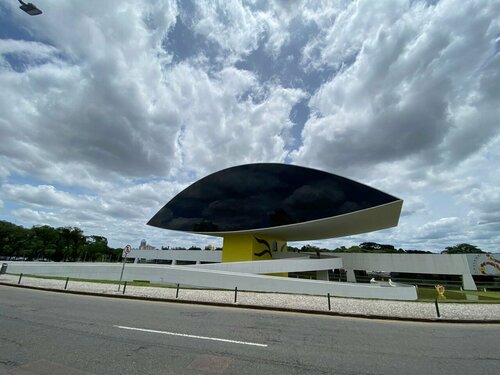 Müzeler ve sanat galerileri Музей Оскара Нимейера, Curitiba, foto