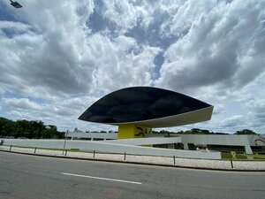 Музей Оскара Нимейера (Estado do Paraná, Curitiba), müzeler ve sanat galerileri  Curitiba'dan