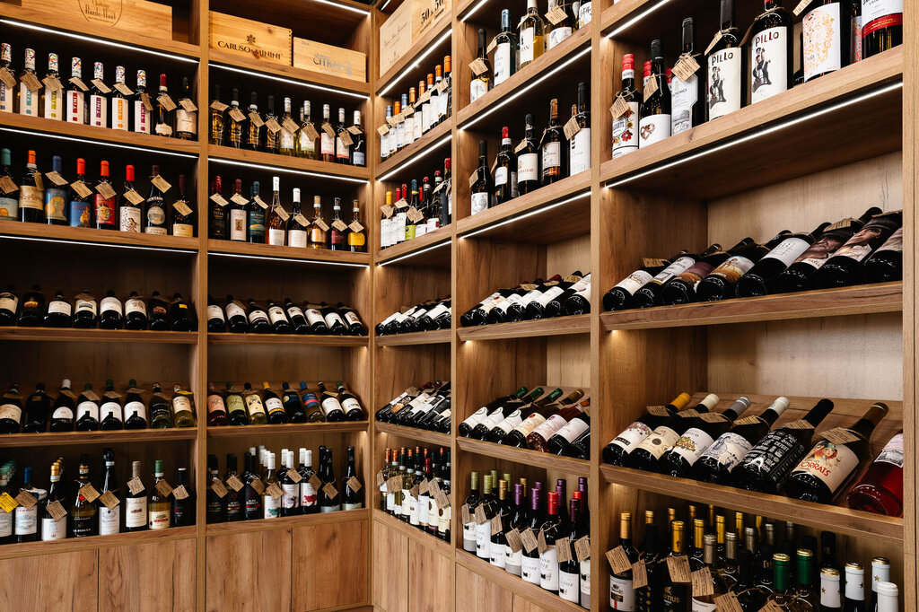Alkollü içecekler Wine & Whiskey by Simple, Saratov, foto