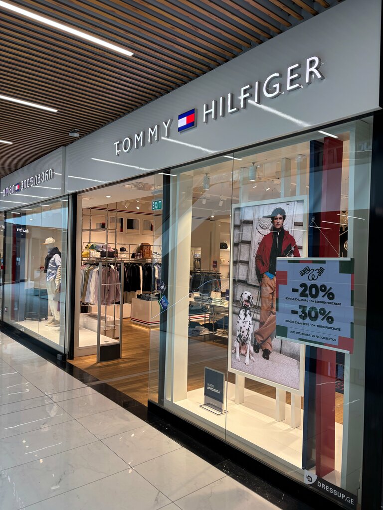 Giyim mağazası Tommy Hilfiger, Tiflis, foto
