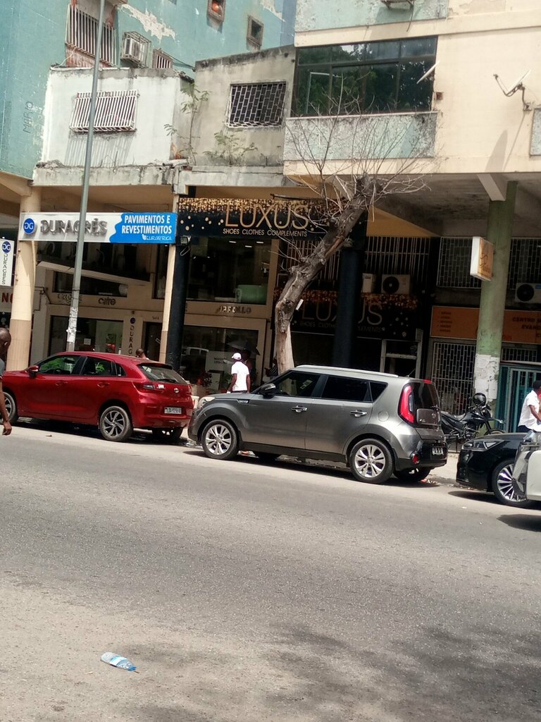 Giyim mağazası Luxus, Loanda, foto