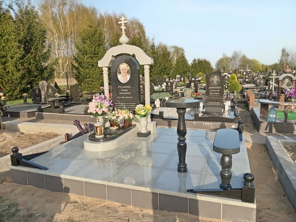 Heykel ve mezarlık taşı üreticileri GranumBlack, Petrozavodsk, foto