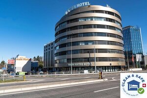Nash Suites Airport Hotel (Avenue Louis-Casaï No:88, Geneva), otel  Cenova'dan