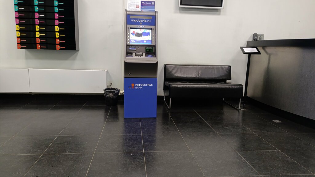 ATM'ler Ingosstrakh Bank, Moskova, foto