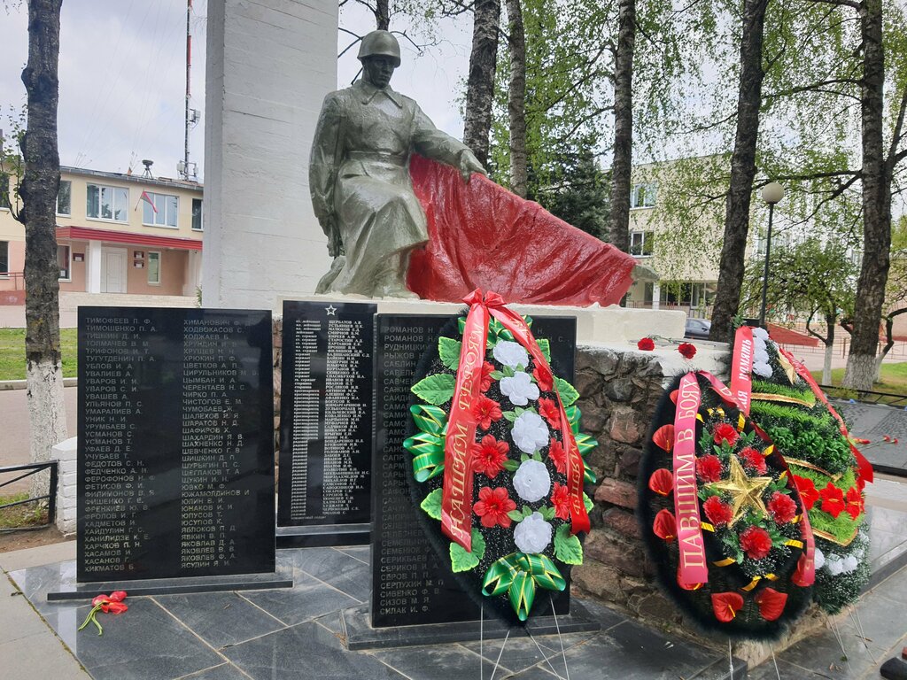 Anıt, heykel Братская могила воинов, Vitebskaya oblastı, foto