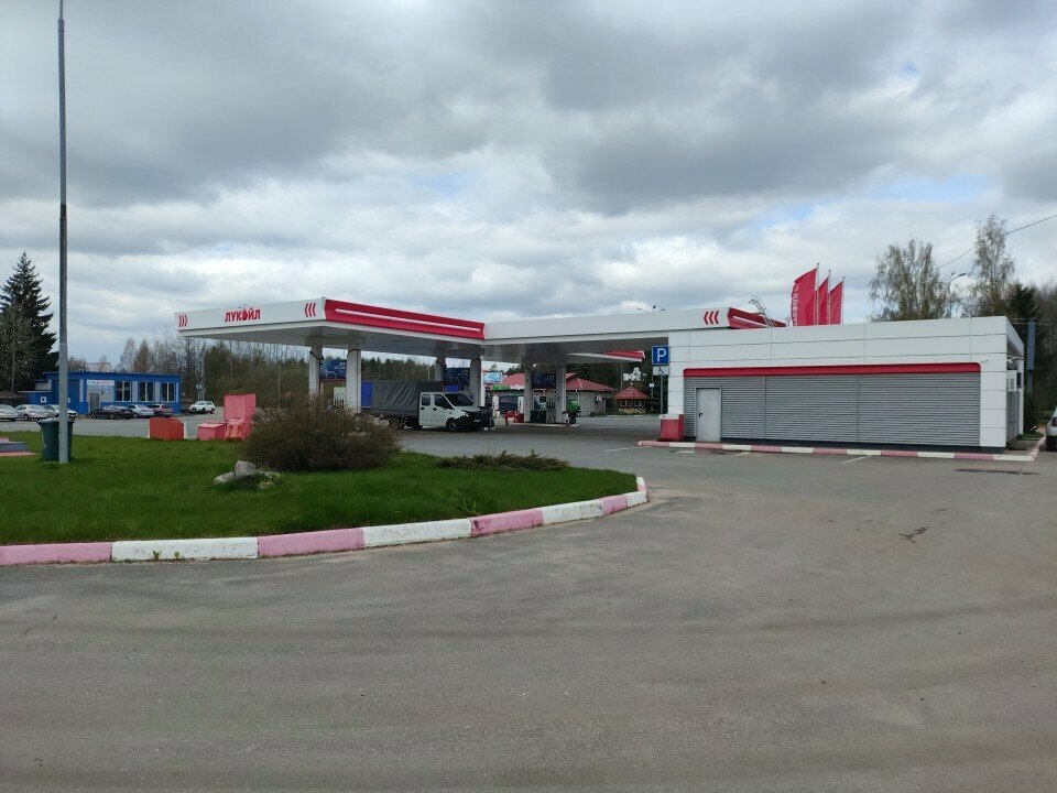 Benzin istasyonu Lukojl, Tixvin, foto