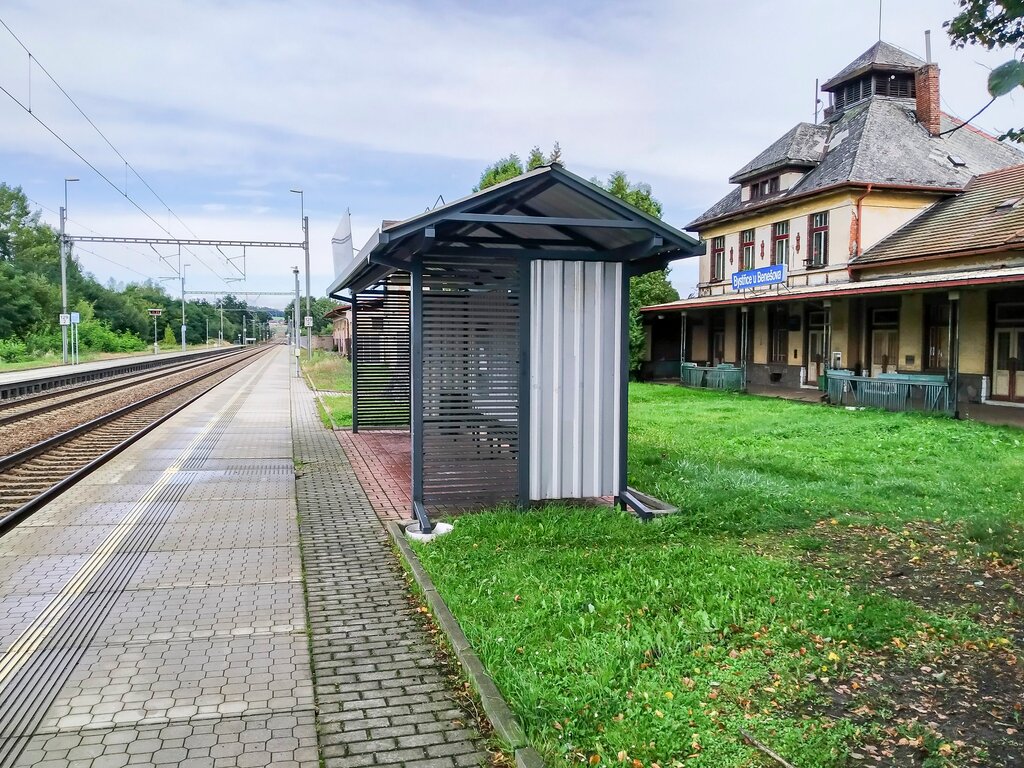 Tren istasyonu Bystřice u Benešova, Orta Bohemya Bölgesi, foto