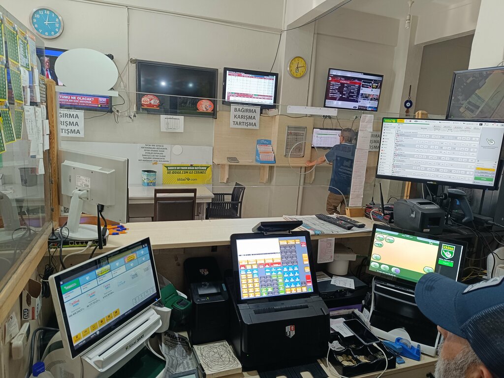 Şans oyunları 189 Nolu Ganyan Bayii, İstanbul, foto