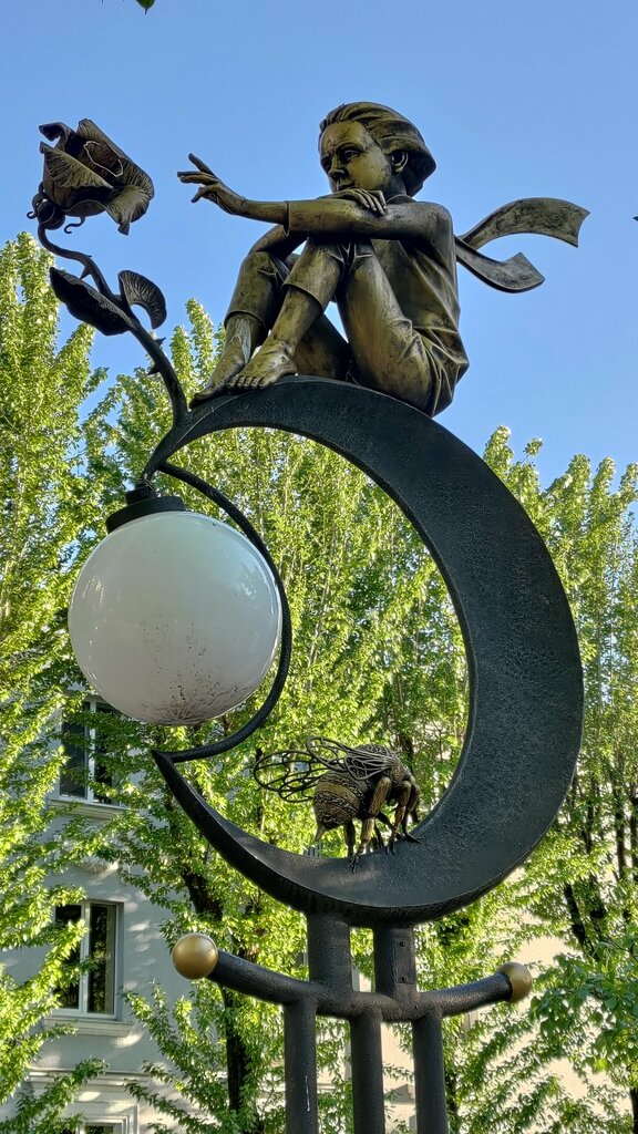 Park, sokak heykeli Маленький принц, Brest, foto