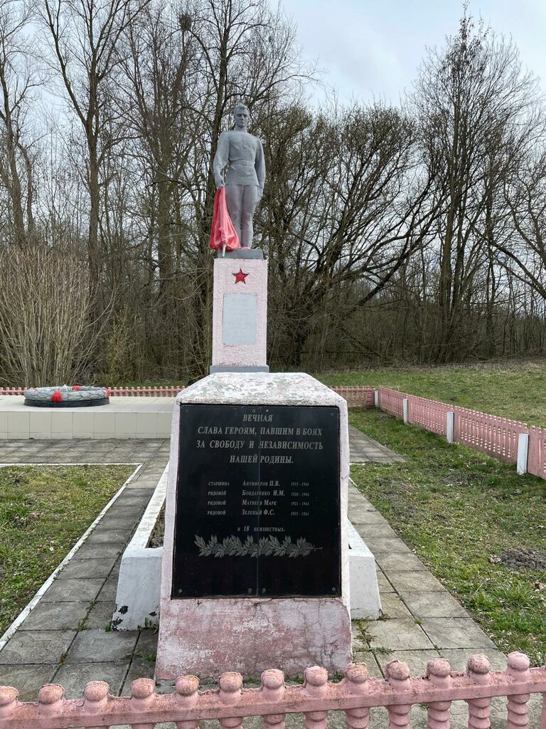 Anıt, heykel Братская могила, Grodnenskaya oblastı, foto
