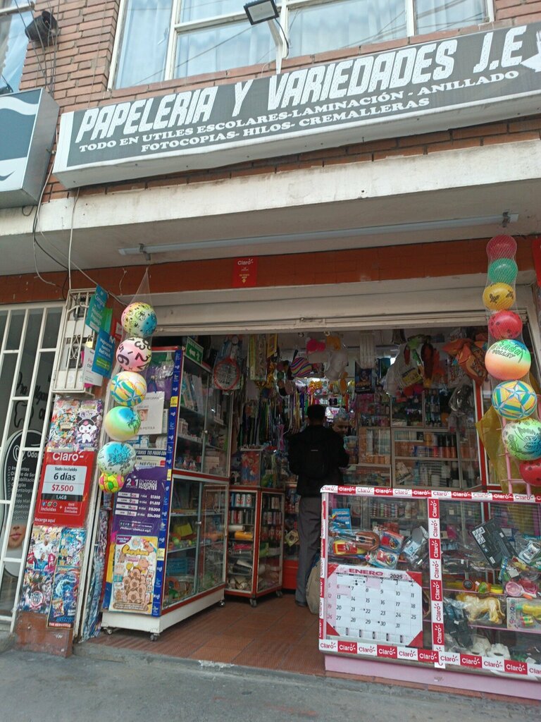 Kırtasiyeler Papelería y Variedades J. E, Bogota, foto