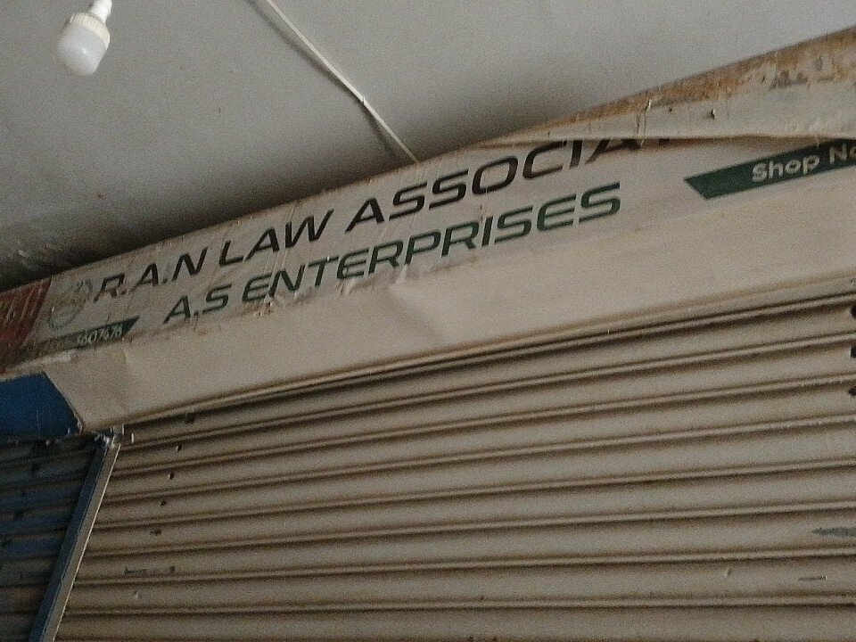 Avukatlar R. A. N law associates, Karaçi, foto