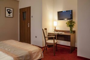 MHotel (Lodz Voivodeship, Łódź, Łódź, ulica świętej Teresy od Dzieciątka Jezus, 111), otel  Lodz'dan