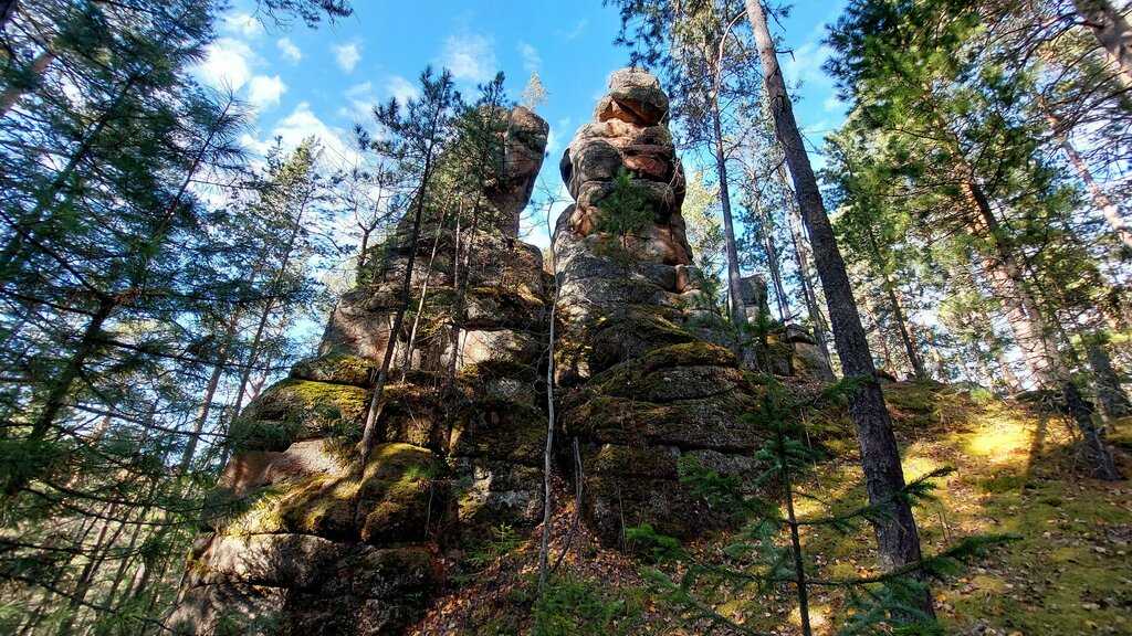 Dağ zirvesi Скала Близнецы, Krasnoyarski krayı, foto