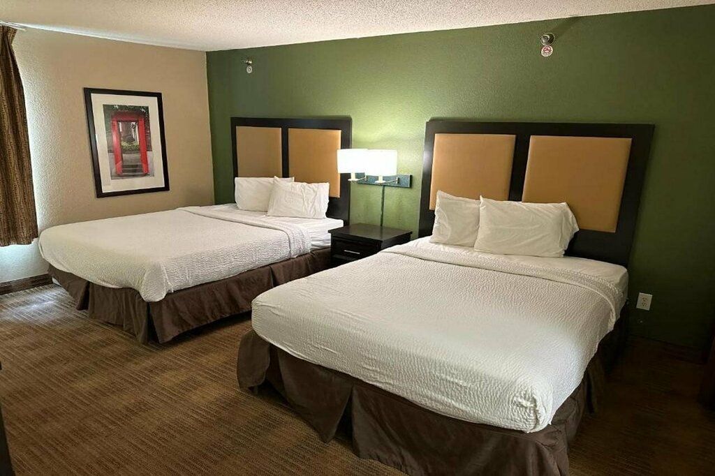 Otel HomeTowne Studios by Red Roof Southfield, Southfield, foto