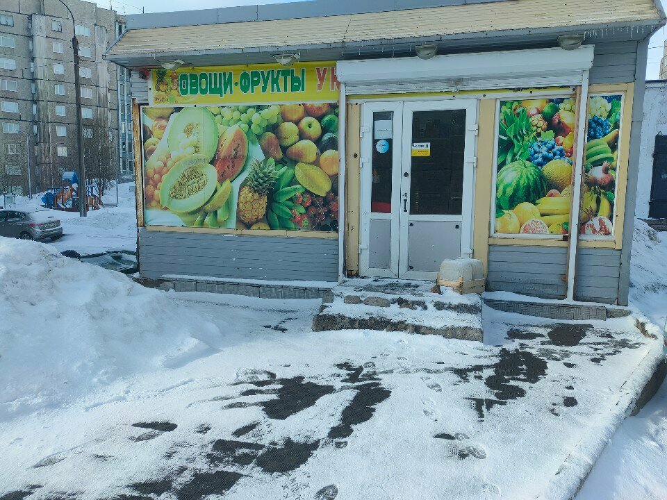 Market U Yury V Dvukh Shagah, Murmansk, foto