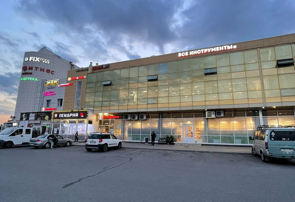 Elektrik ve benzinle çalışan aletler Vseinstrumenti.ru, Moskova, foto