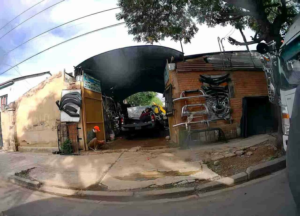 Motosiklet yedek parçaları Equipamiento, Cochabamba, foto